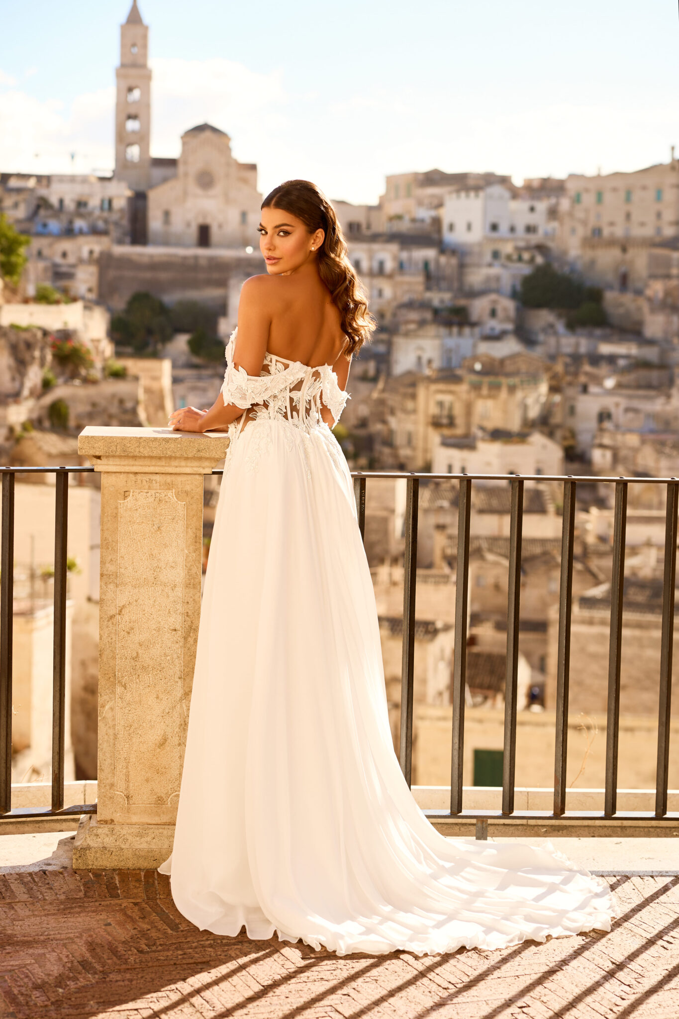 Lady Di Bride Wedding Dress 1601 – Romantic Lace Gown