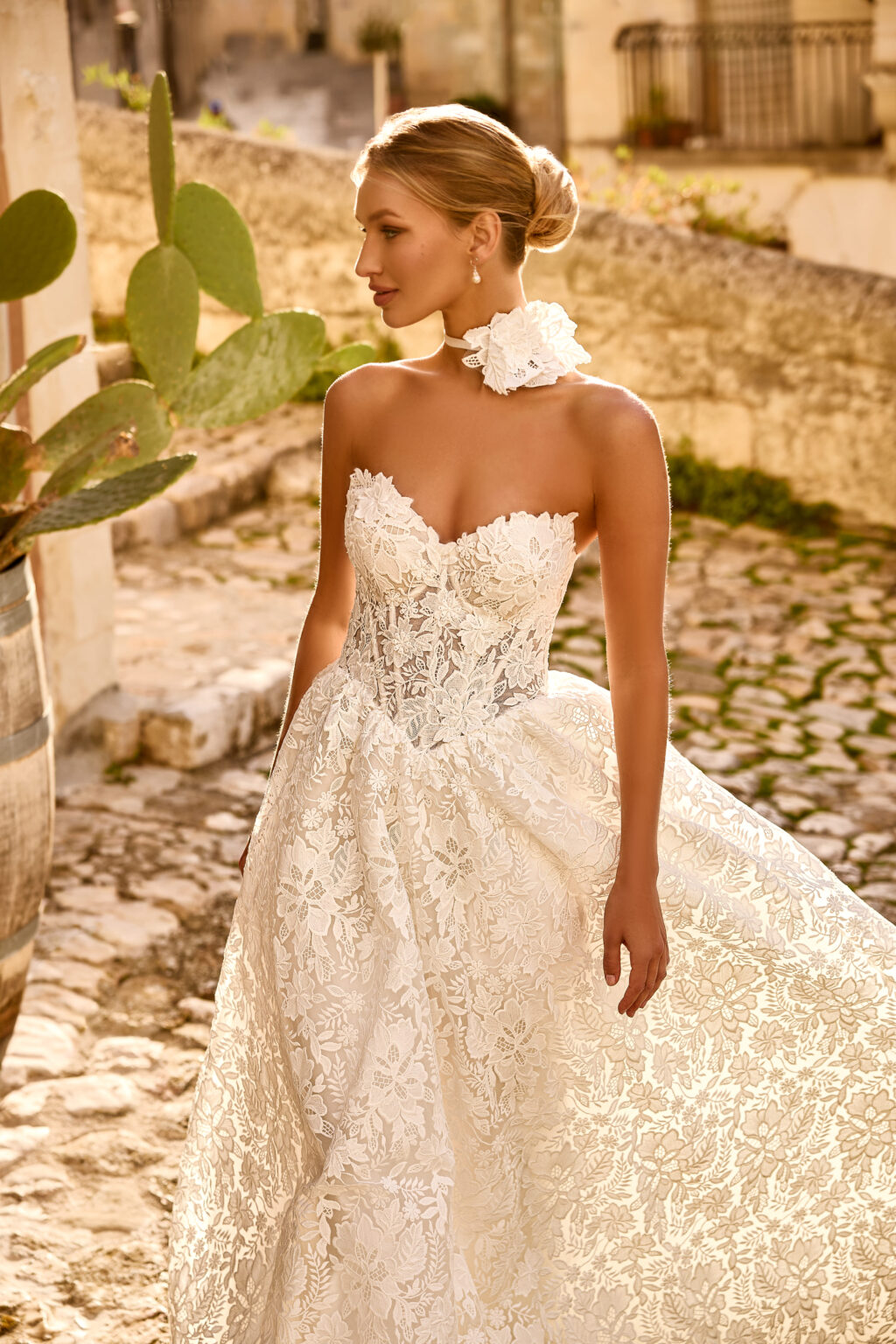 Lady Di Bride Wedding Dress 1601 – Romantic Lace Gown